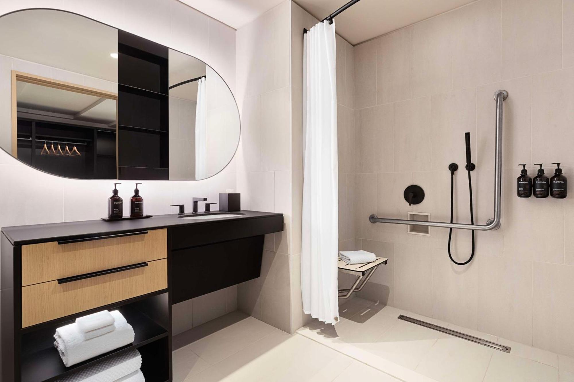 CANOPY BY HILTON TORONTO YORKVILLE | BOOK NOW & SAVE ON YOUR STAY IN ...